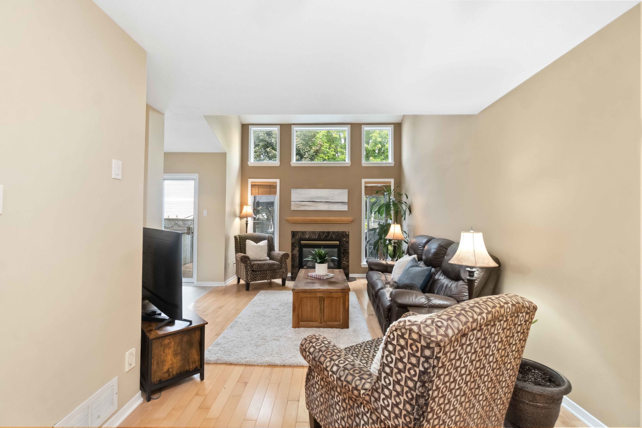 Barrhaven House Curious